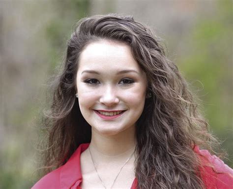 Anna Crumpton Elyssa Simpson Take Part In Dyw Scholarship Program