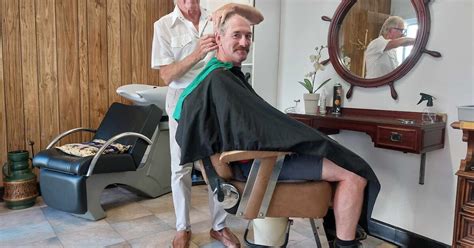 Roland 80 Is Al Zestig Jaar Kapper En Denk Nog Niet Aan Stoppen