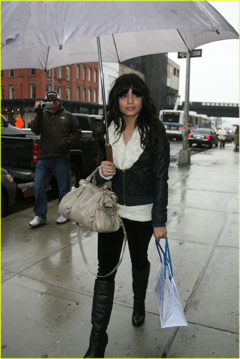 Vanessa Hudgens Has Blunt Bangs Photo 1005971 Photos Just Jared