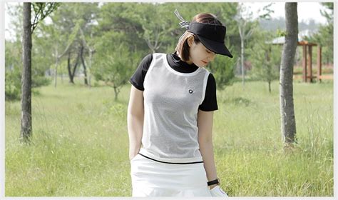 ⛳미우골프 여성 여름 메쉬 조끼 구멍이 송송 뚫린 망사 디자인으로 통풍성이 좋아 땀 건조 흡수력이 뛰어났던 망사 조끼에요