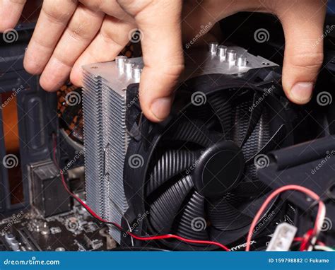 Sostituzione Di Un Radiatore E Di Un Refrigeratore Per Computer