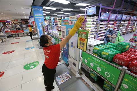 疫情防控不松劲，措施到位保安全！申城超市、菜场坚持每日定时清洁消毒，为市民营造安全购物环境视觉 文汇网
