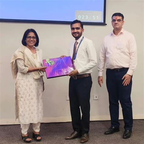 Vikas Tiwari On Linkedin Its My Life Time Achivement To Received The Facilitation By Mrs Smita