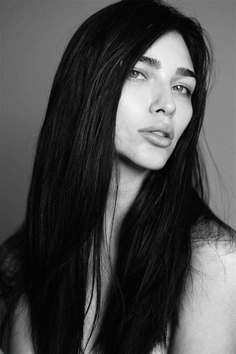 Yazmin E New Icon Models Model Agency