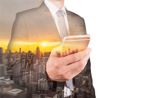 사업 사용 스마트폰 통신 4g 5g 네트워크 전화 및 일몰 도시 풍경의 이중 노출 무료 비즈니스 기술 및 통신 개념으로 텍스트를 공간 4g에 대한 스톡 사진 및 기타 이미지