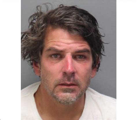 Suspect Battles Banning Cop During Arrest At Fast Food Restaurant