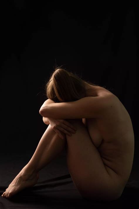 When It S Hard To Hide Nudes By Pinkyshark