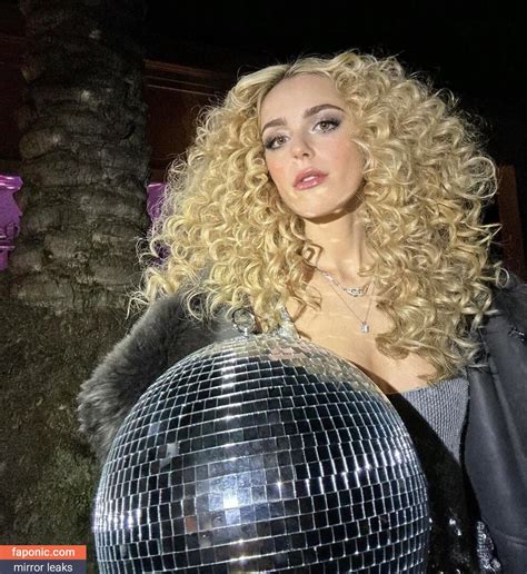 Adventuressabrina Aka Kiernan Shipka Nude Leaks Photo Faponic