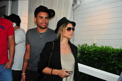 Dentinho E Samambaia Curtem Balada Em Jurerê Internacional Em