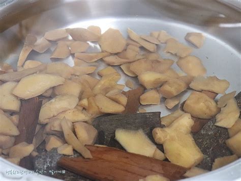 수정과 만드는법~ 생강계피차 곶감수정과 따듯한수정과 수정과효능 수정과 만드는법~ 생강계피차 곶감수정과 따듯한수정과 수정과효능