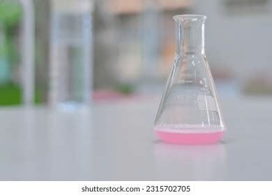 Tabung Erlenmeyer Royalty Free Images Stock Photos Pictures Shutterstock