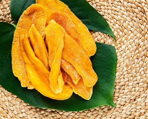 Premium Photo Dried Mango Slices