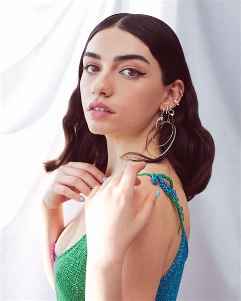 Hazar Ergüçlü Bestyle Magazine Pictorial Turkey April 2018 • Celebmafia