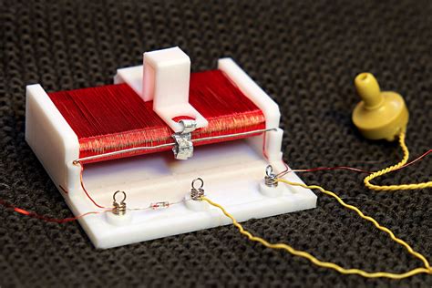 This Amazing 3d Printed Radio Works Despite Having No Battery Or Cord
