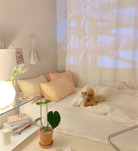 다양한 패브릭으로 분위기를 바꾸며 살아가는 나의 방 집꾸미기 스타일