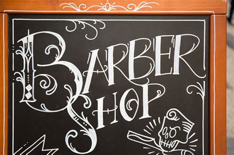 세 고 착용 빈티지이 발사가 게 로그인 오래 된 구식된 빈티지 이발소 0명에 대한 스톡 사진 및 기타 이미지 0명 건물 외관 과거 Istock