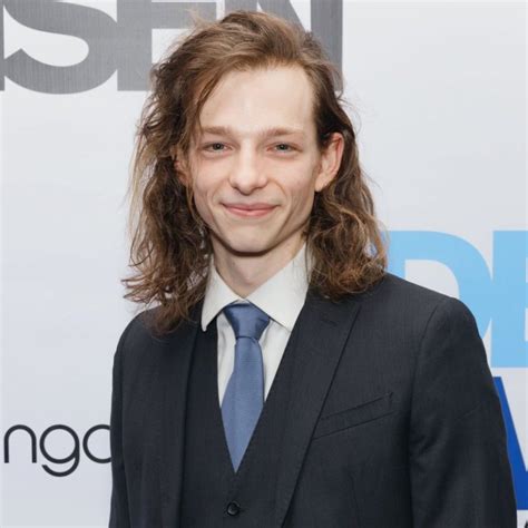 Mike Faist Biography Height And Life Story Super Stars Bio