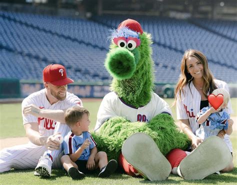 Bryce Harper Girlfriend 2022