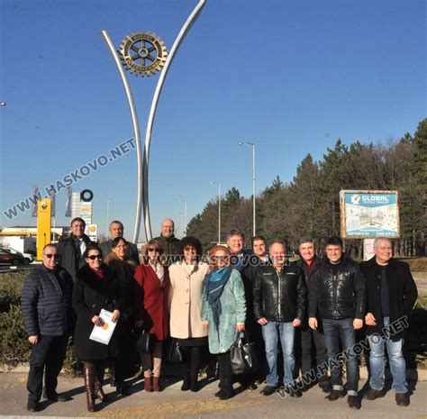 Ротари клуб Хасково Аида издигна пластика със знак и откри спортна площадка Haskovo Net