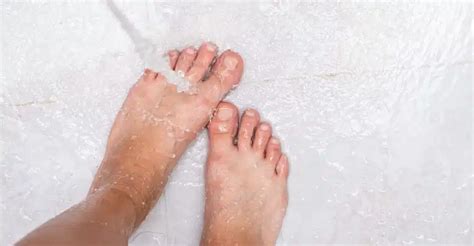 How To Treat A Cracked Toenail Feet First Clinic