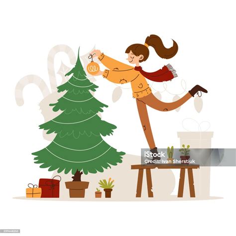 아늑한 겨울 옷을 입고 웃는 여성이 선물과 식물로 둘러싸인 크리스마스 트리에 장식품을 놓는 그림입니다 장식으로 크리스마스 트리를