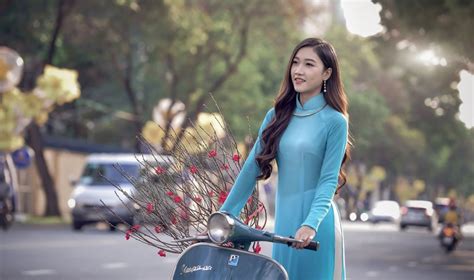 Nữ sinh Miền Tây dịu dàng thướt tha với tà áo dài