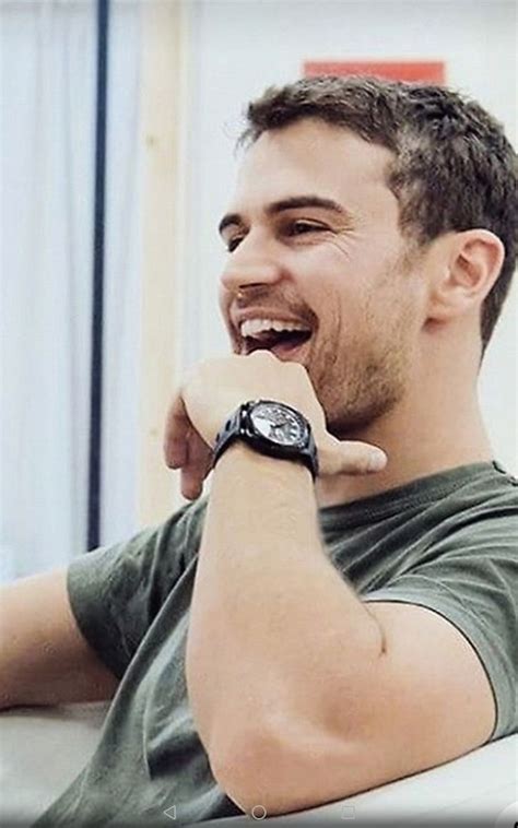 Pin af Pam Haley på Theo james