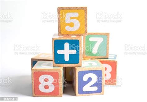 흰색 배경에 다채로운 수학 번호 교육 학습 수학 학습 학습 개념을 가르칩니다 개념에 대한 스톡 사진 및 기타 이미지 개념