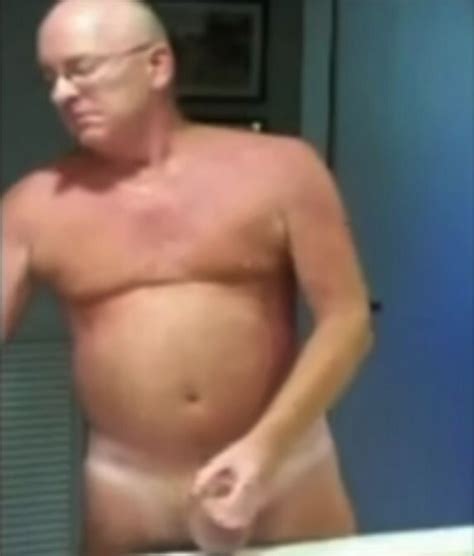 Bald Daddy Cums No Sound 日本語で
