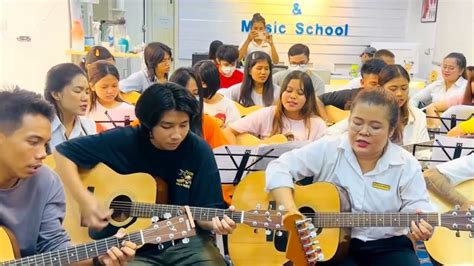 ဝါဆို Guitar Class မှာ ကျောင်းသားတွေ အပျော်လေးစုတီးဖြစ်တဲ့သီချင်းလေးတစ်ပုဒ်ကိုတင်ပေးလိုက်ပါတယ