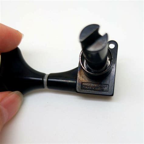 Wilkinson Electric Bass Guitar Sealed Tuning Machines In Black Finish 2 3