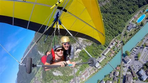 Hängflygning I Interlaken I Schweiz Freedomtravel