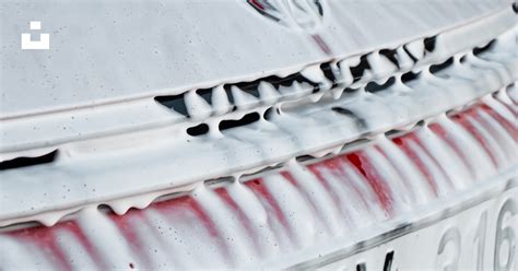 흰색 자동차 앞면의 클로즈업 사진 Unsplash의 무료 해치백 이미지