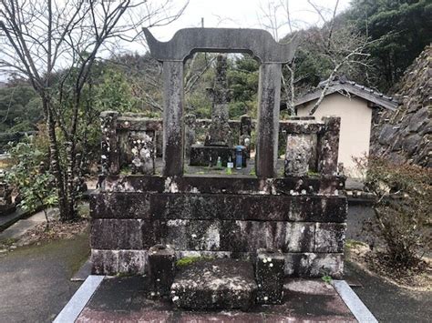 戦国武将・神代勝利の墓。 つながる富士
