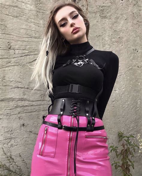 Tight Shiny Models Photo