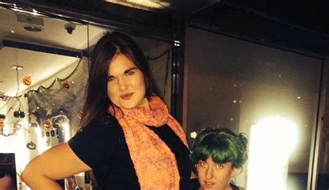 Pesona Aly Stosz Wanita Dengan Tinggi Lebih Dua Meter Photo