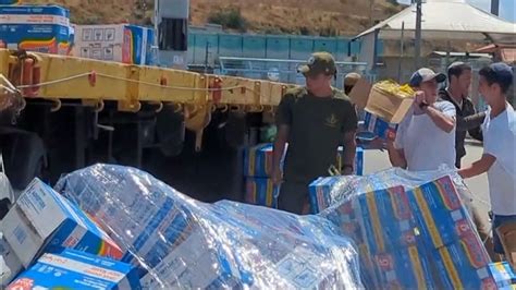 Watch Israeli Protesters Attack Gaza Bound Food Trucks