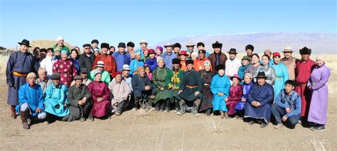 Сар шинийн босгон дээр Манхан сумаас 2 малчин Аймгийн аварга малчин боллоо