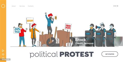 사람들은 방문 페이지 템플릿에 항의합니다 권리와 자유를 위해 싸우는 캐릭터 파업에 플래카드로 항의 경찰관에 대한 스톡 벡터 아트