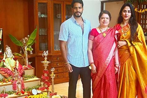 ವಿವಾಹದ ನಂತರ ಮೊದಲ ವರಮಹಾಲಕ್ಷ್ಮಿ ಹಬ್ಬ ಆಚರಿಸಿದ ನಿಖಿಲ್ ರೇವತಿ News18 ಕನ್ನಡ