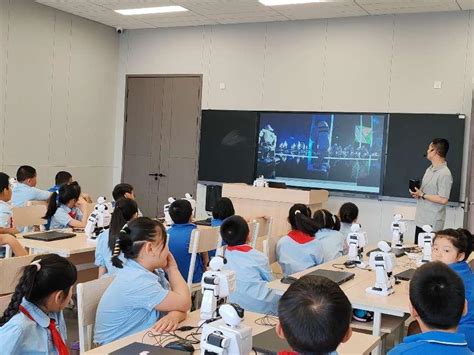 智启未来，研学新篇——学院教师团队赴绵阳市机器人研学基地开展研学课堂 智能科技学院