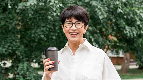 จรงหรอไม คนอาย 40 ปขนไป ตองใส แวนโปรเกรสซฟ Progressive Lens