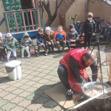 Saradnja Sa Porodicom I Lokalnom Zajednicom Zemlja Čuda