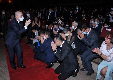 ឧកញ៉ា ឡេង ប្រុស បានថ្វាយបង្គំព្រះមហាក្សត្រលើកដំបូង