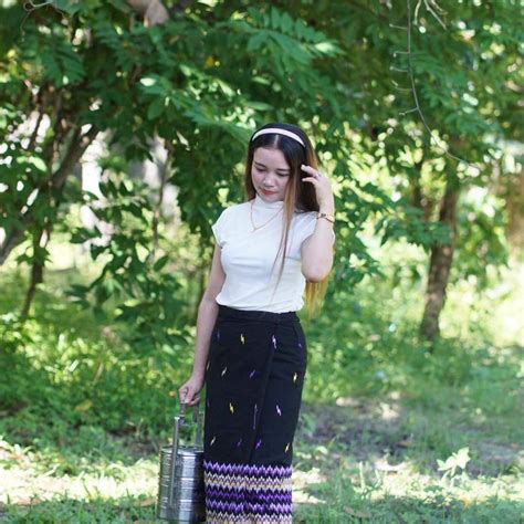 បណ្ដុះខ្ទិម លើស្នោ ស្រីមាស ស្រីមាស Facebook