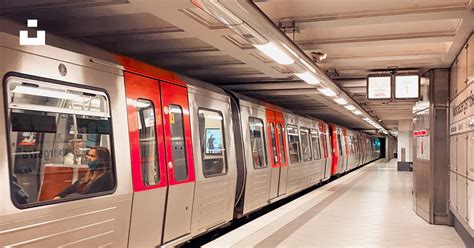 기차역의 회색 기차 사진 Unsplash의 무료 차 이미지