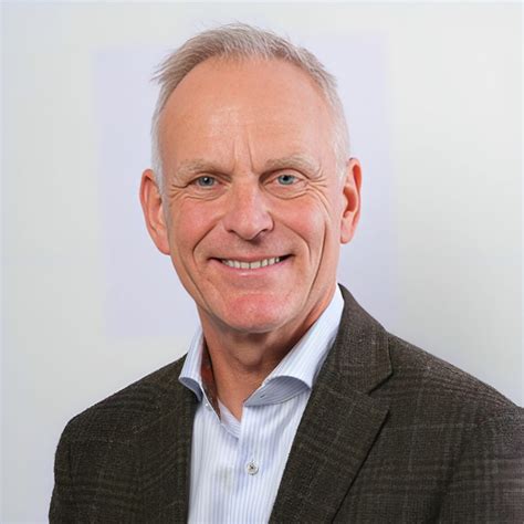 Dr Adrian Richards Plastic Surgeon Cv Photos Reviews And More