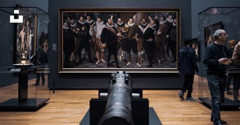 박물관에서 그림을 보고 있는 사람들 사진 Unsplash의 무료 박물관 이미지