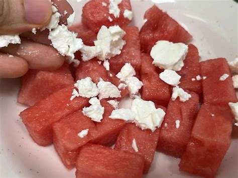 수박에 이것 뿌려서 드세요 너무 맛있어서 이제 그냥은 못 먹습니다 텐꿀팁