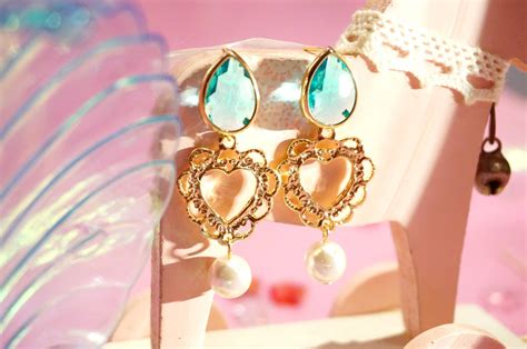 핑크바이블루 예쁜 건 다 모였다 🎁 물방울 모양과 컬러의 큐빅과 레이스 디테일의 하트의 만남